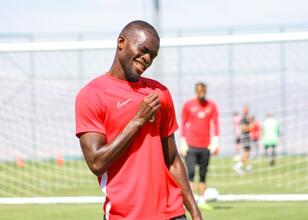 Isaac Sackey, 2 yıl daha Hatayspor'da