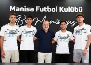 Manisa FK, genç oyuncularla sözleşme imzaladı