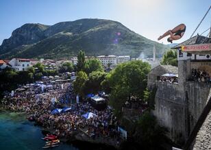 Mostar Köprüsü'nde Red Bull Cliff Diving heyecanı yaşandı